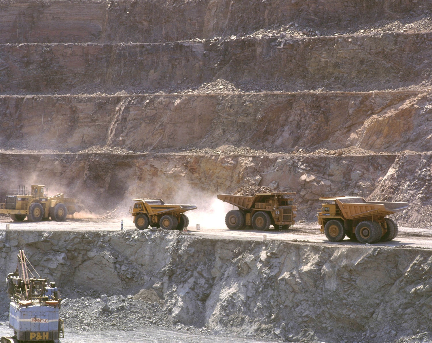 WORLD’S RICHEST DIAMOND MINE GETS NEW LEASE ON LIFE